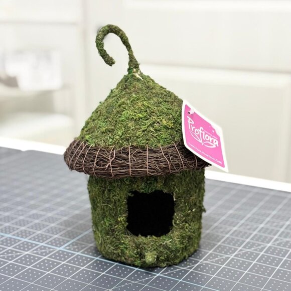 Proflora | Accents | Moss Birdhouse With Grapevine Roof And Hook To ...